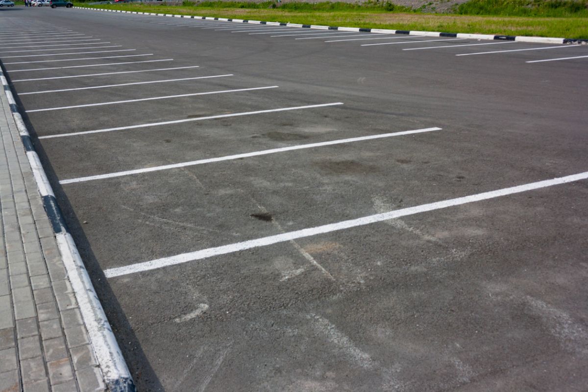 5 Benefits of Pavement Striping for Commercial Parking Lot
