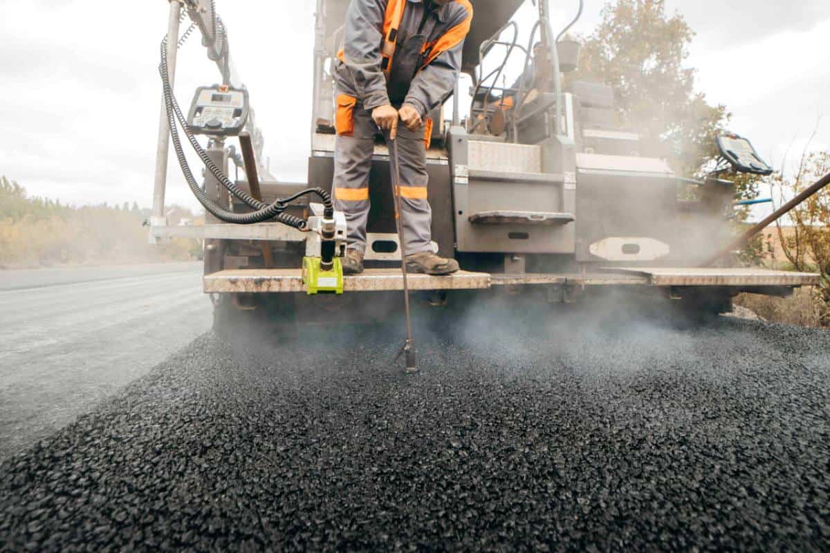 Asphalt Crack Sealing vs. Patching: What's the Difference?